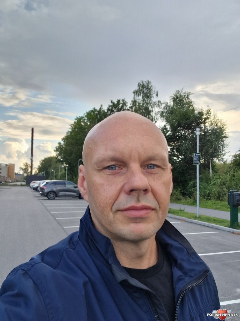 Handsome Polish man: user: Przemo2604, 46 years old